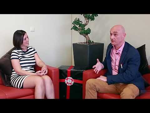 Zehra talks with Jannie Haek
