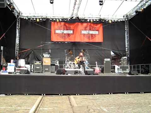 Harley Weekend Lübeck - Peter Caulton singing "Hurt" by Johnny Cash ...