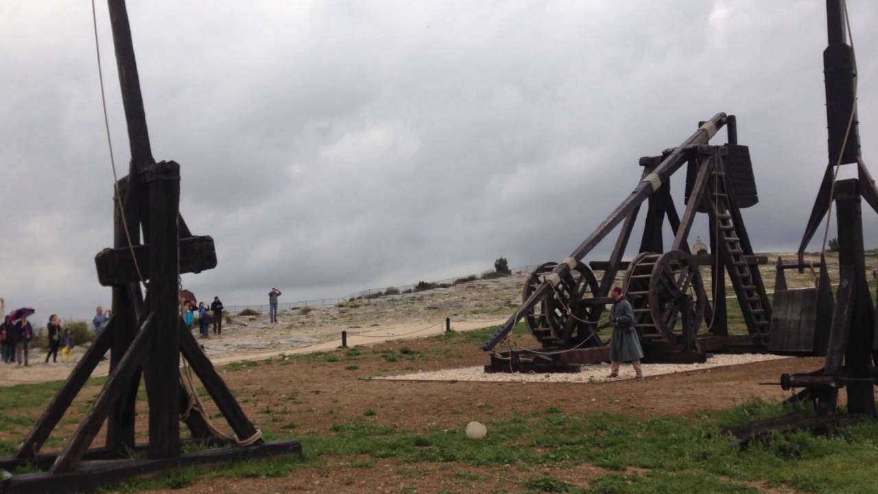 Baux trebuchet movie - YouTube