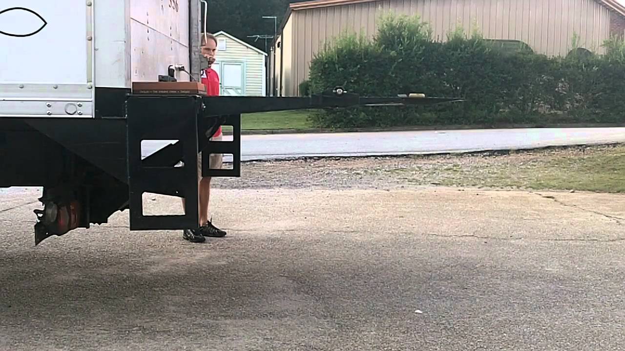 Anthony Liftgate 80 x 50 wedge with Cart Stops - YouTube