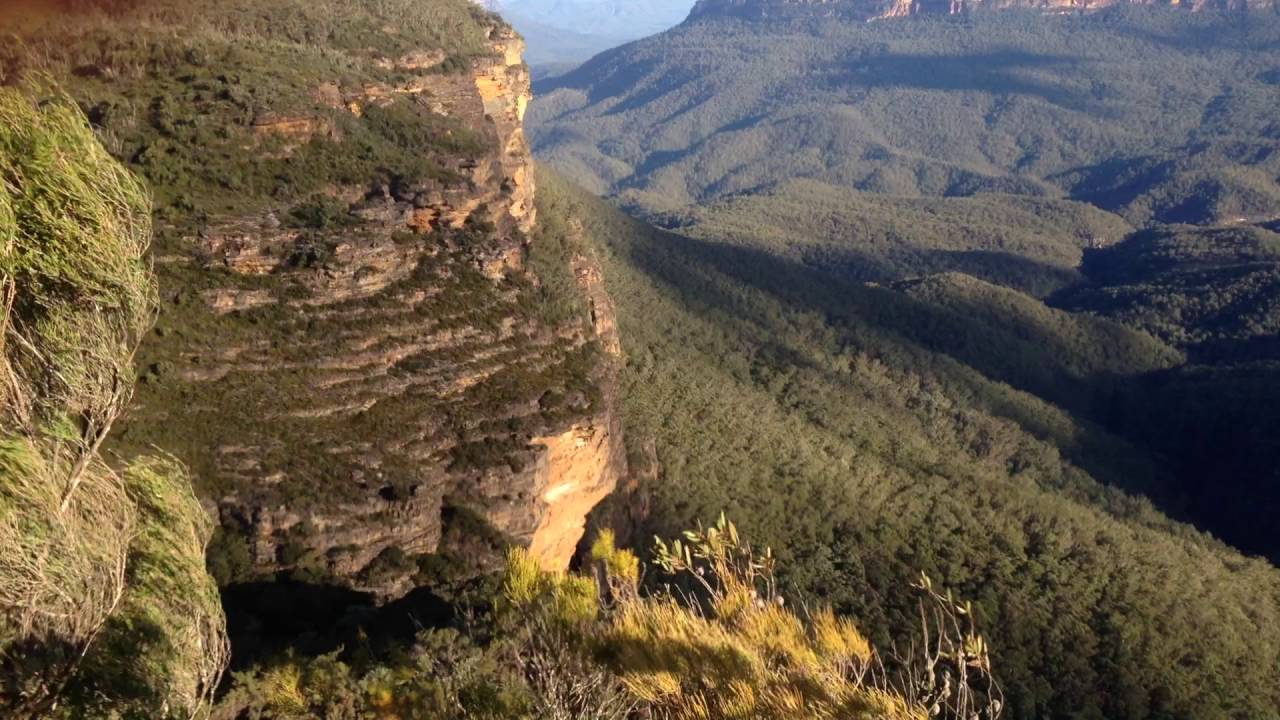 Windy cliff at Blue Mountains - YouTube