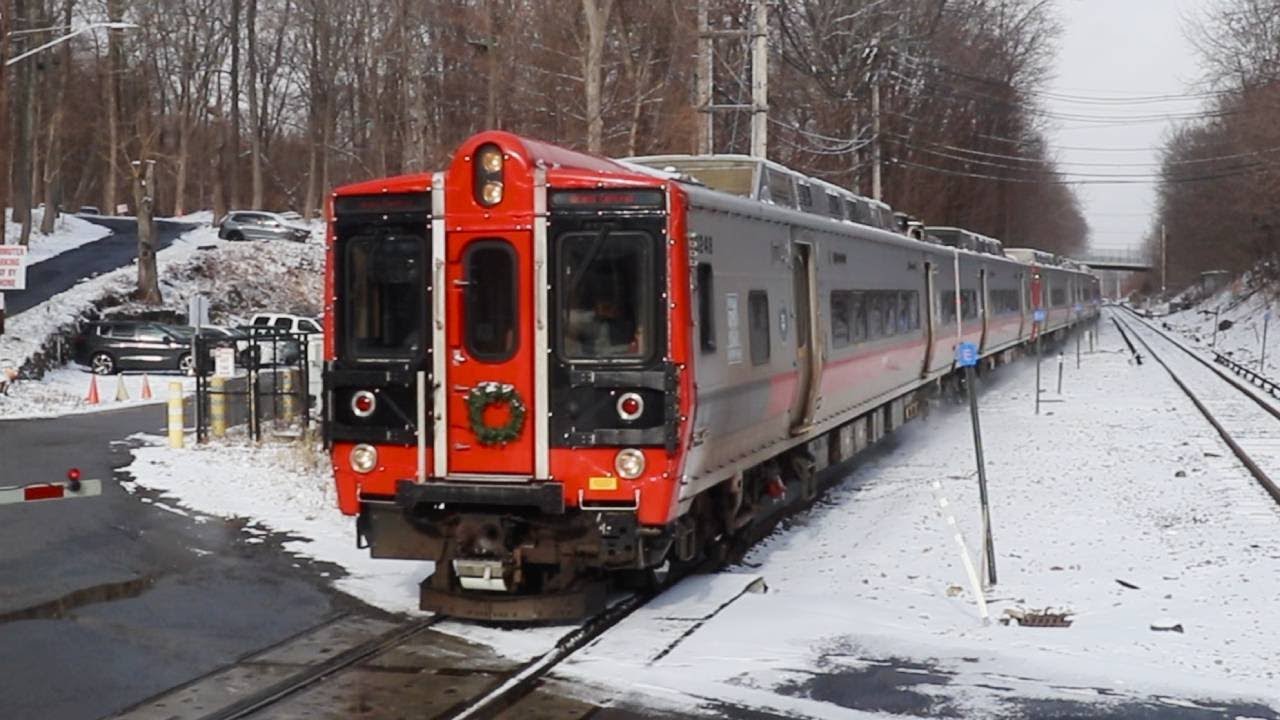 Metro-North: Harlem Line Action at Brewster (w/ M8 Holiday Lights Train ...