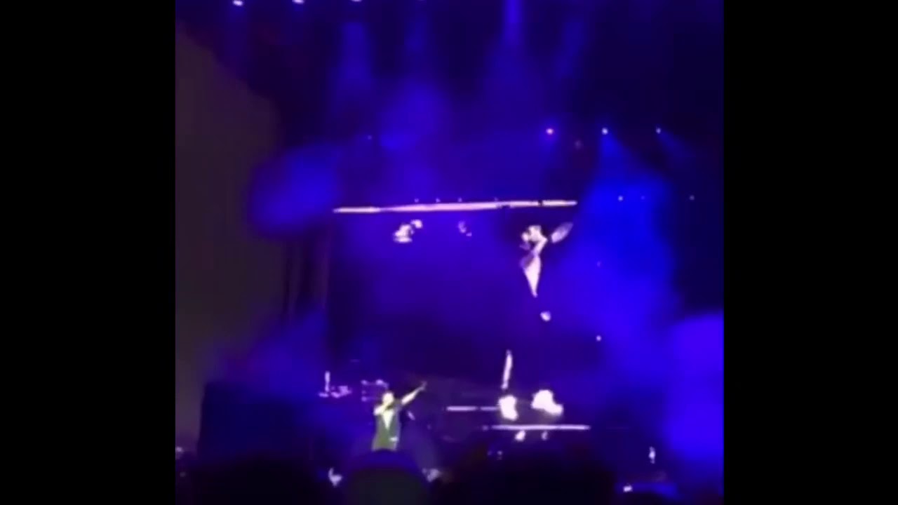 DRAKE GETS BOOED OFF STAGE AT FRANK OCEAN CONCERT! - YouTube
