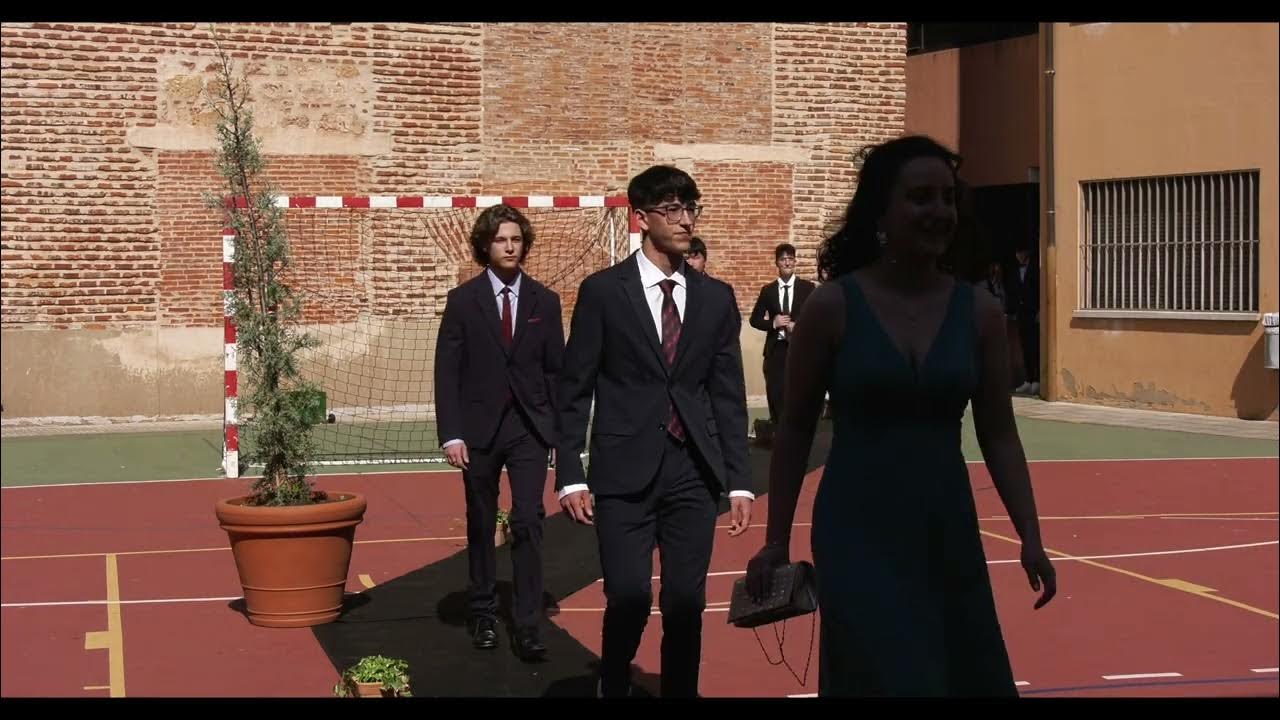 Graduados 2024 del IES Legio VII (entrada a la graduación) - YouTube