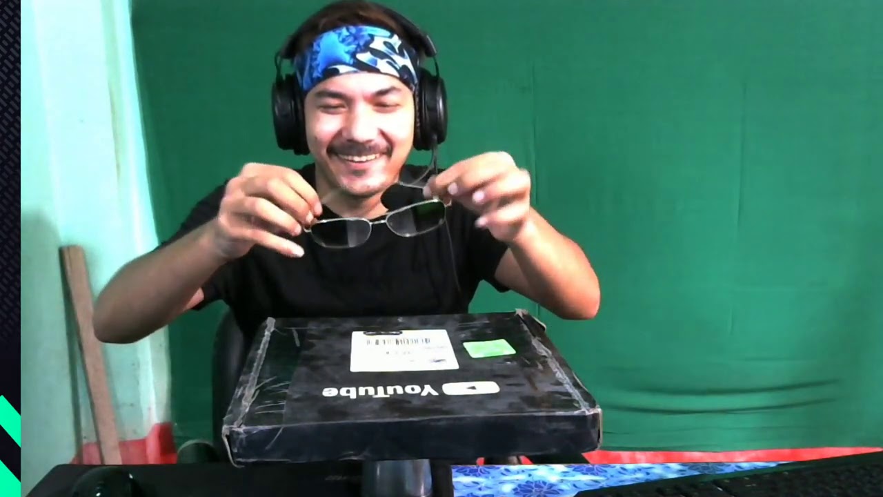 4K FAMILY SILVER PLAY BUTTON UNBOXING - YouTube