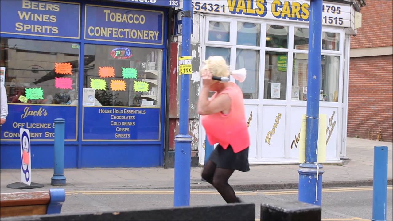 Lady Vs bus - YouTube