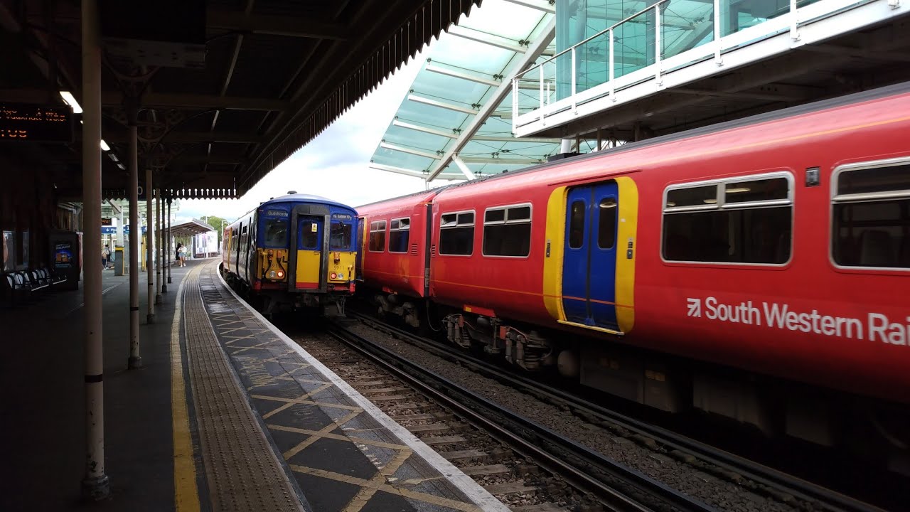 British Rail Class 159/158 #159103/#158884 + Class 455s leaving Clapham ...
