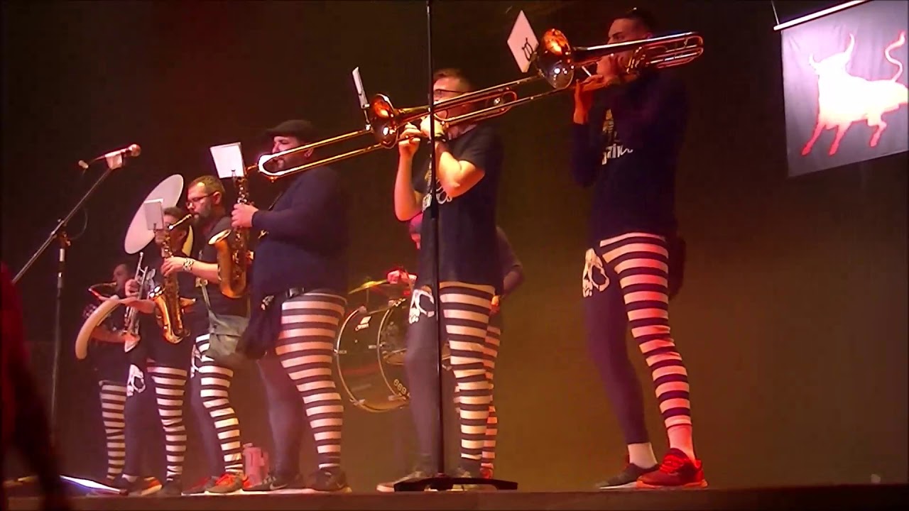 Banda Fiesta 2019 - Los fugitivos - YouTube