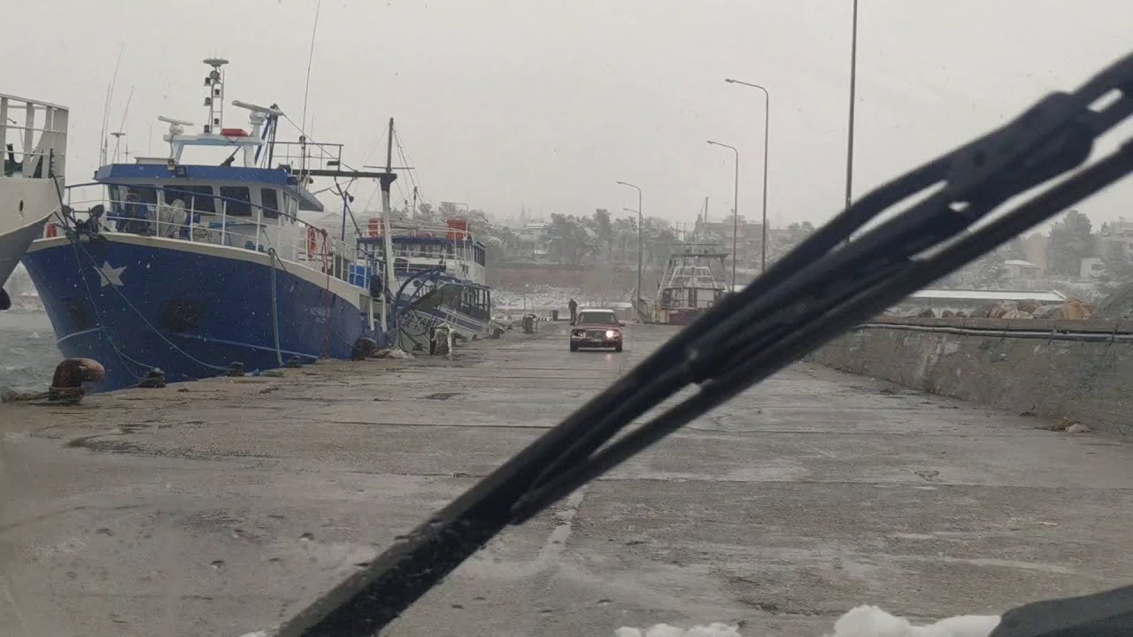 Βολτα στην χιονισμένη Νεα Μηχανιωνα την Κυριά με θεα.... Βολτα στο ...