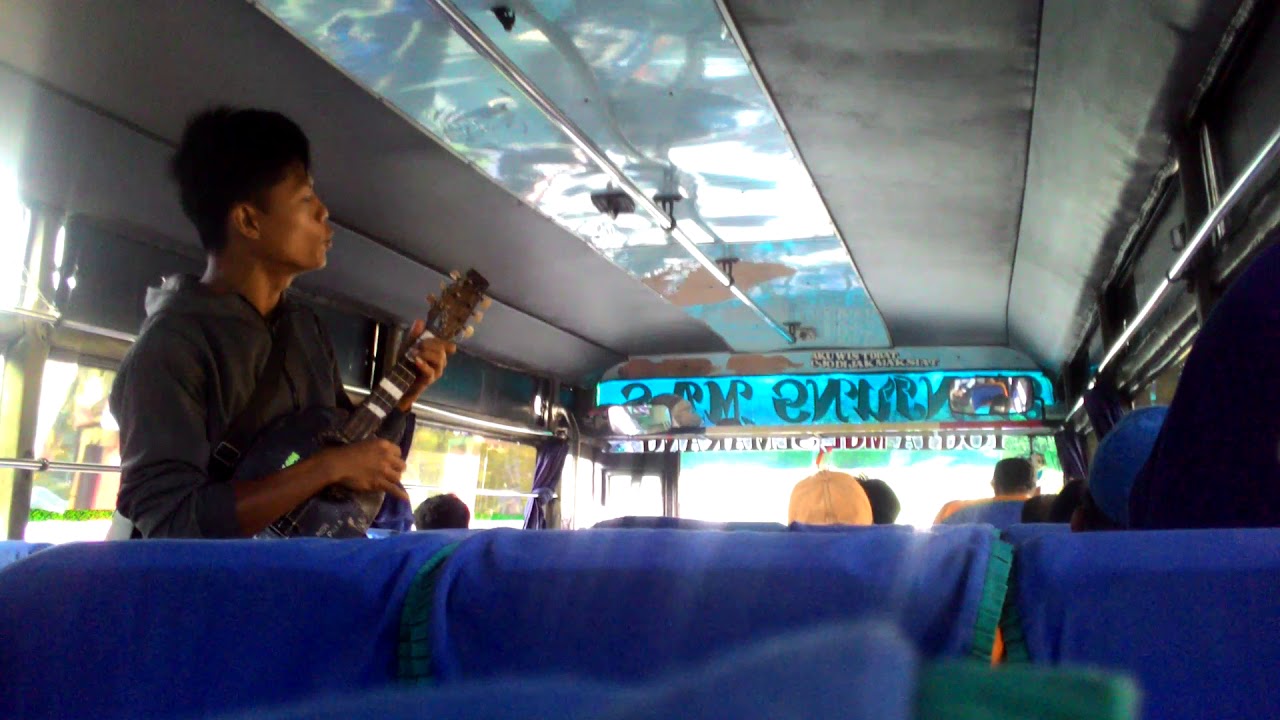 Pengamen bus skil tingkat dewa - YouTube