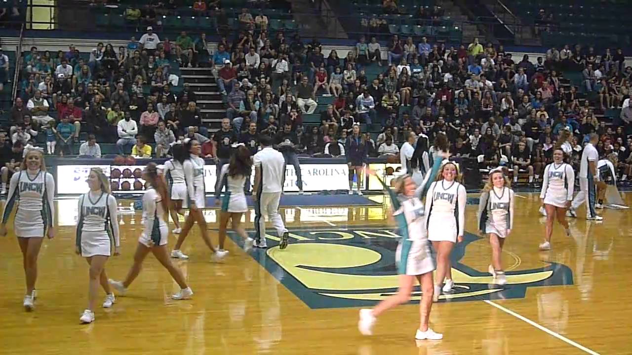 UNCW Cheerleaders - YouTube