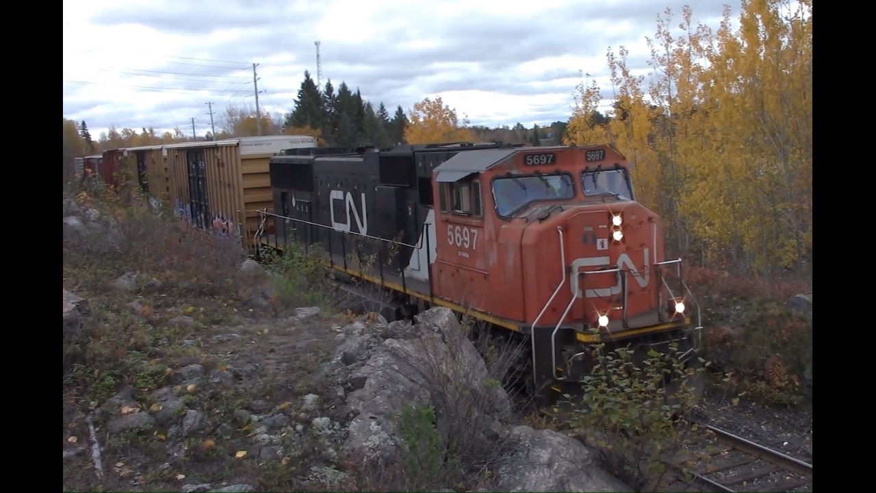 Solo! Canadian National freight 451 with CN 5697 exits OCS limits at ...