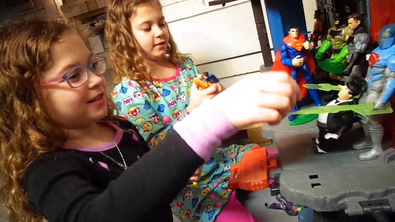 How They Pose - YouTube