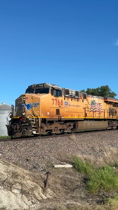 UP 7768 leads NB coal train #railroad #train #unionpacific #coal #short #shorts - YouTube