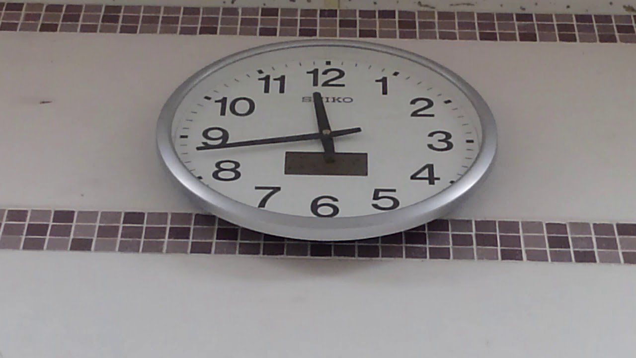 イトーヨーカドー幕張店 SEIKOソーラー掛け時計 - YouTube
