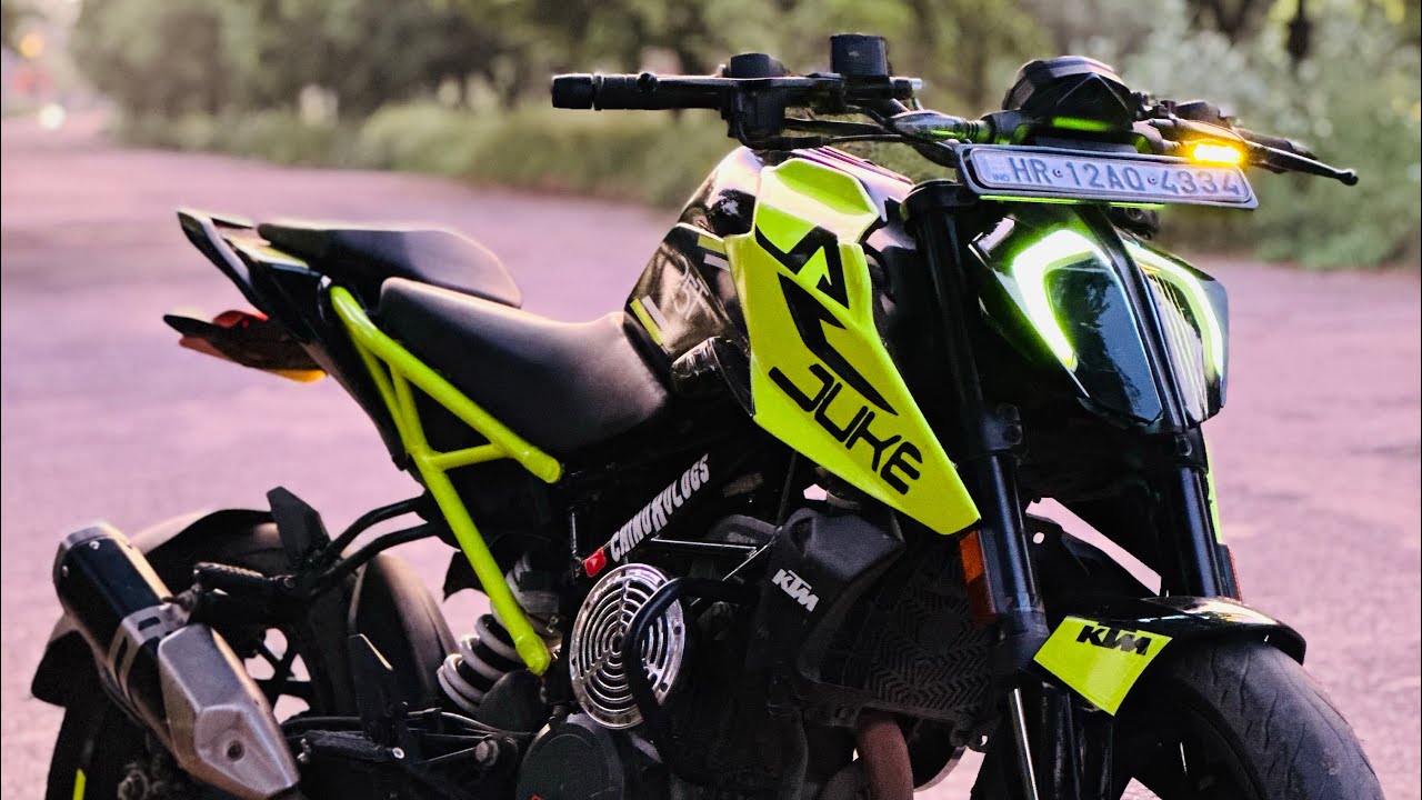 Full neon wrap on duke 250 with chassis #neon #duke250 #ktm @KTMIndia ...