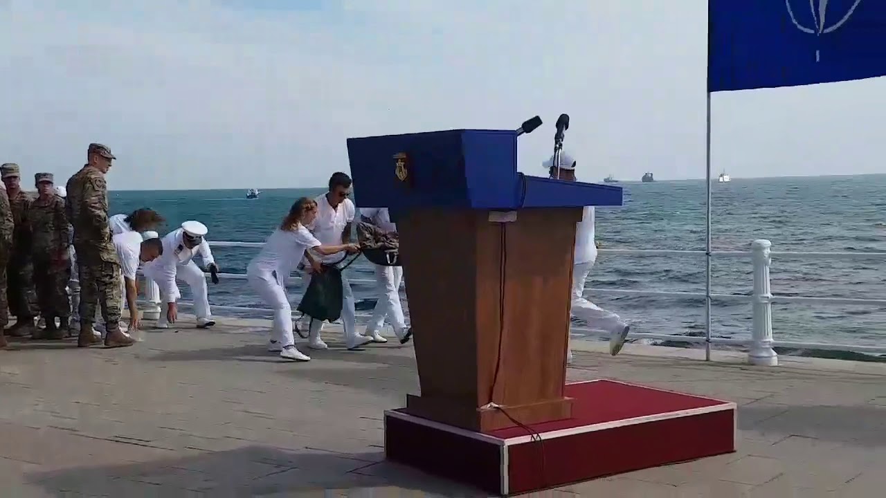Militar lesinat - YouTube