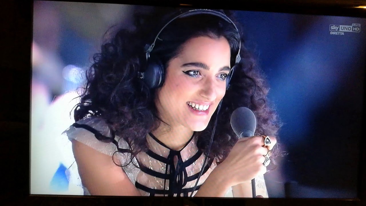 Maneskin kiss this video x factor - YouTube