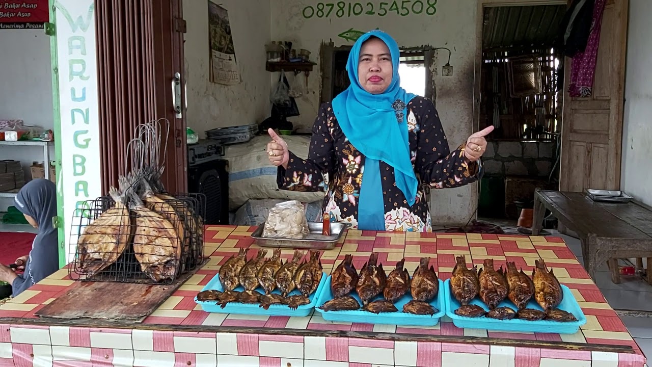 Proses pengasapan Ikan - YouTube