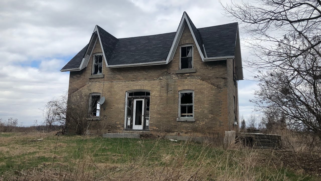 Exploring a destroyed abandoned farmhouse in Ontario, Canada - YouTube