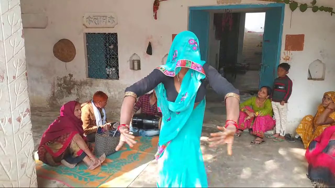 Kinnar Ka Dance फुल मस्ती लेते हुए।। देखें बीडियो में - YouTube