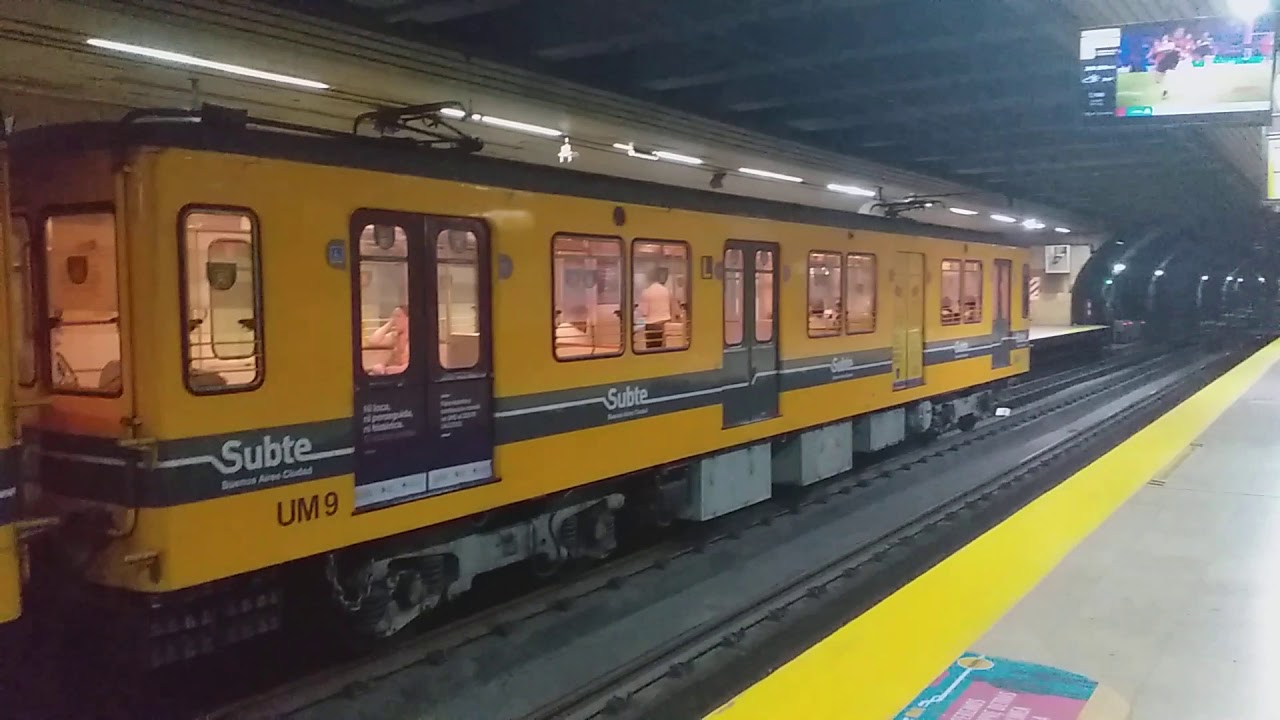 Subte línea E: CAF GEE chapa "L" (2) pasando por estación "Medalla ...