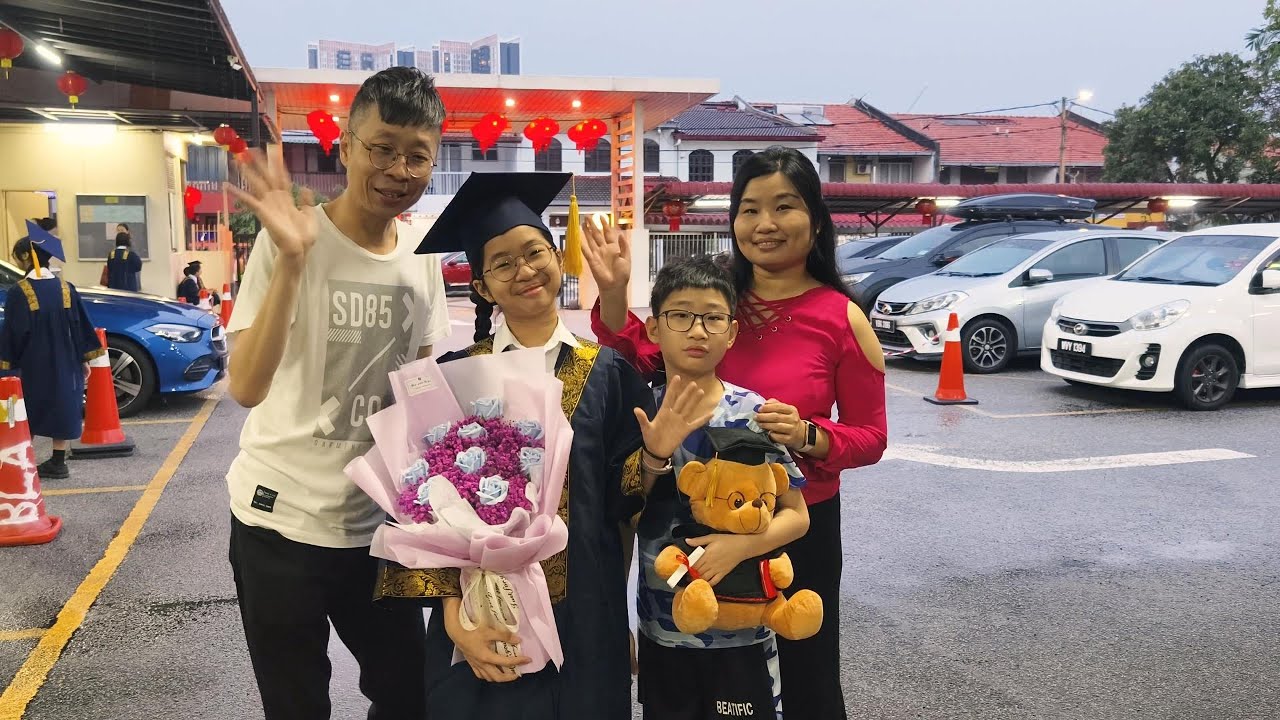 Mika Yap Graduation Ceremony @ SJK(c) Yoke Nam - YouTube