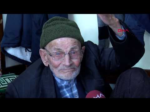 99 yaşındaki babasını her gün iş yerine götürüyor
