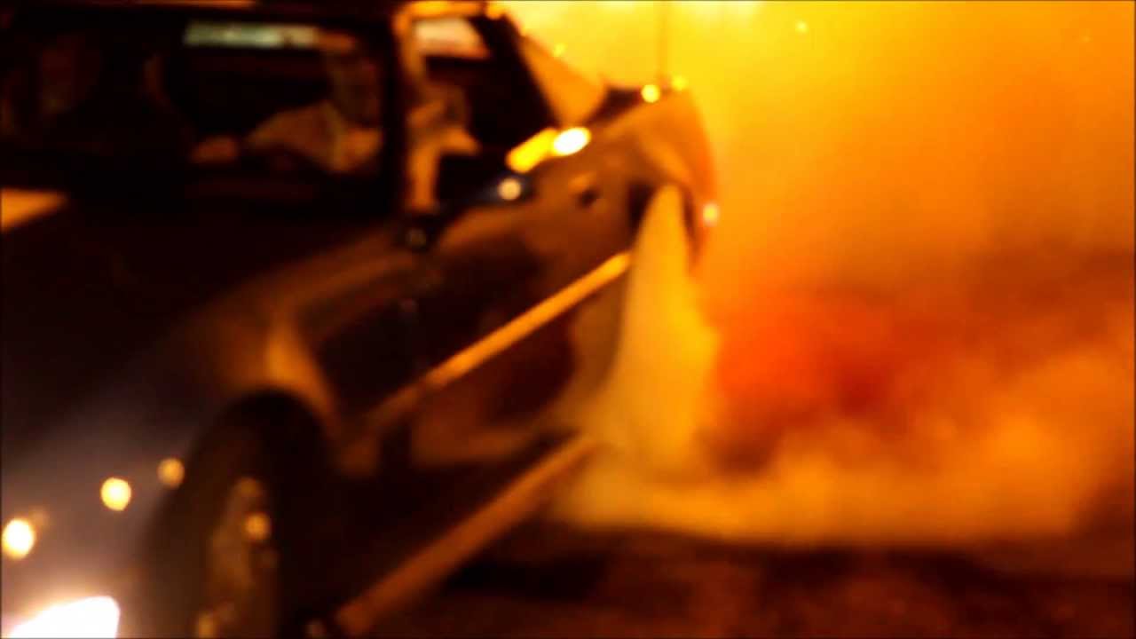 Big Burnout Corvette C4 with Sidepipes Burnout Ace Cafe 1st May 2013 ...