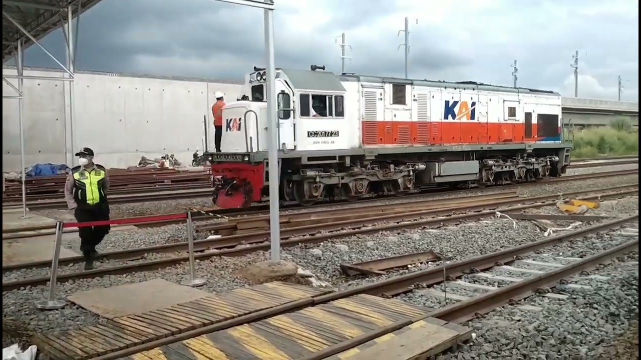 LAGI LIHAT LANGSIRAN TIBA TIBA ADA TRACK LAYING MACHINE ALAT PEMASANGAN ...