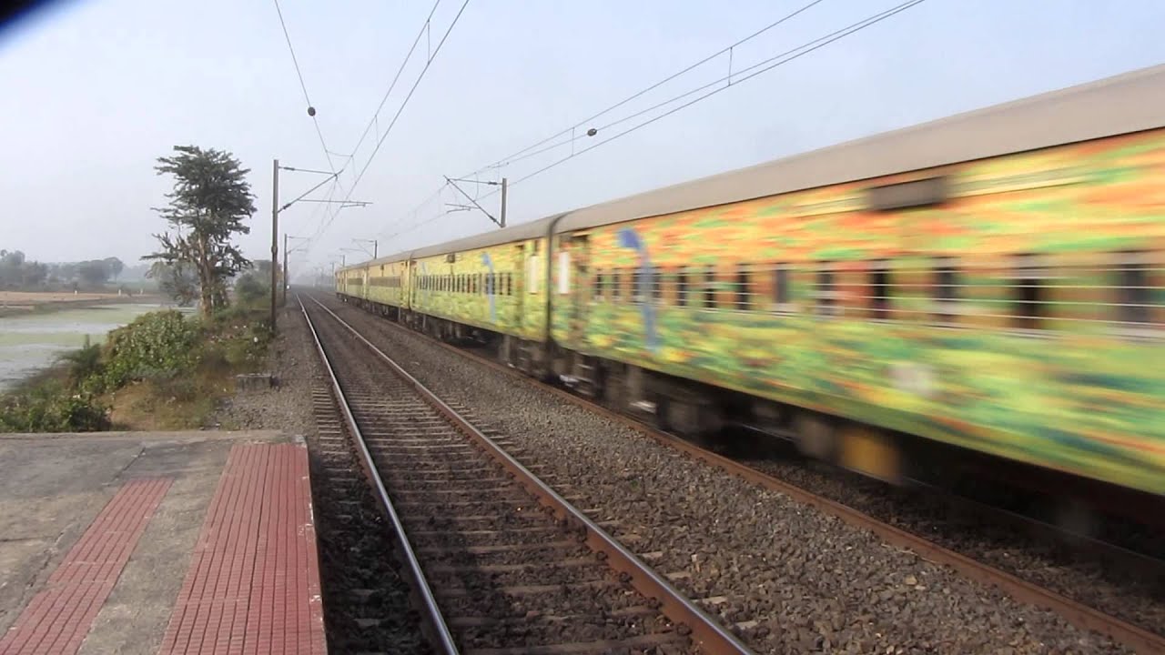 NewDelhi-Howrah LHB Duronto blasts at 120 running 10 hours late - YouTube