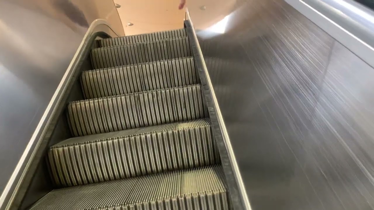 [Up] Montgomery escalator at west of the Clackamas Town Center ...