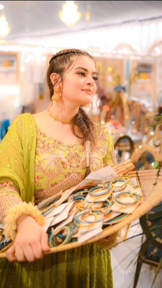 "Minal Khan’s Beautiful Mehndi Night Look for Brother’s Event""Minal ...