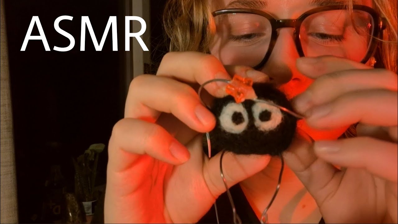 ASMR - classic trigger assortment💫 [tapping, scratching, crinkles, gripping] - YouTube