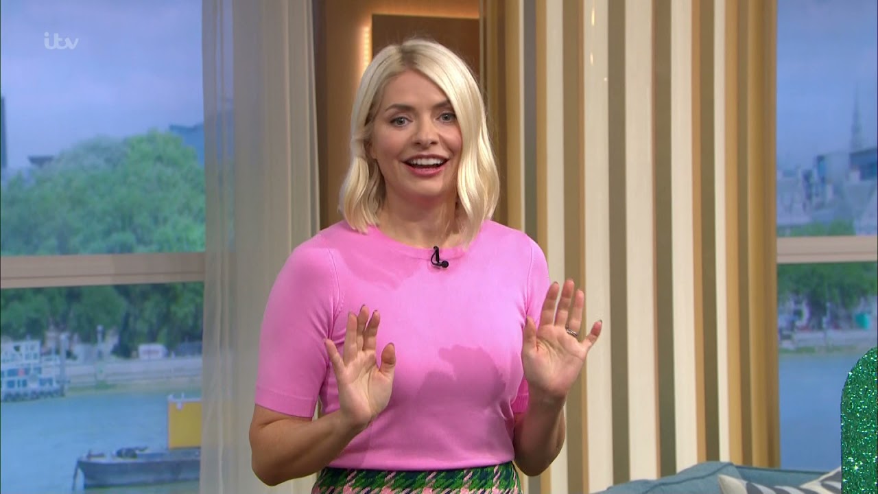 Holly Willoughby - Spin To Win - Short Skirt Style - 20211004 - YouTube
