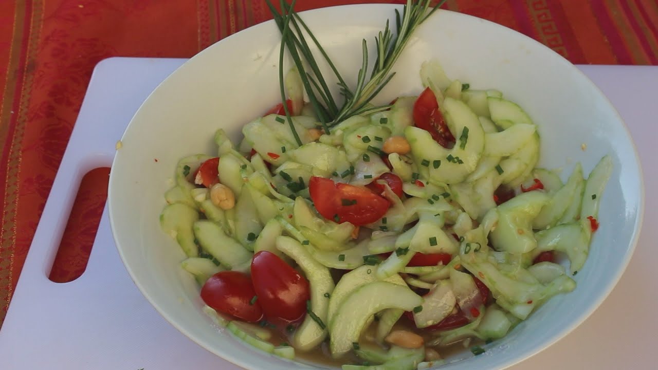 Som Tam Salat Rezept mit Gurken / Tam Taeng - YouTube