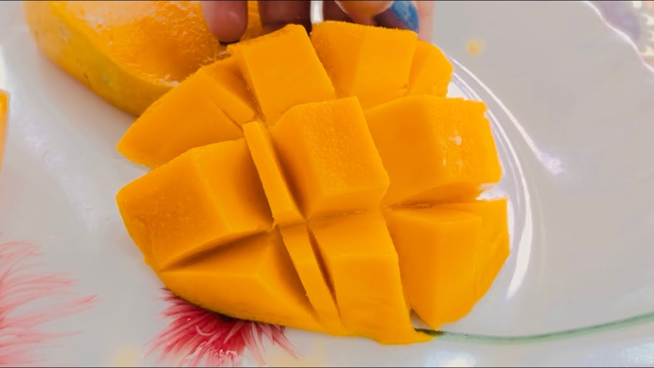 How To Cut And Dice A Mango - YouTube