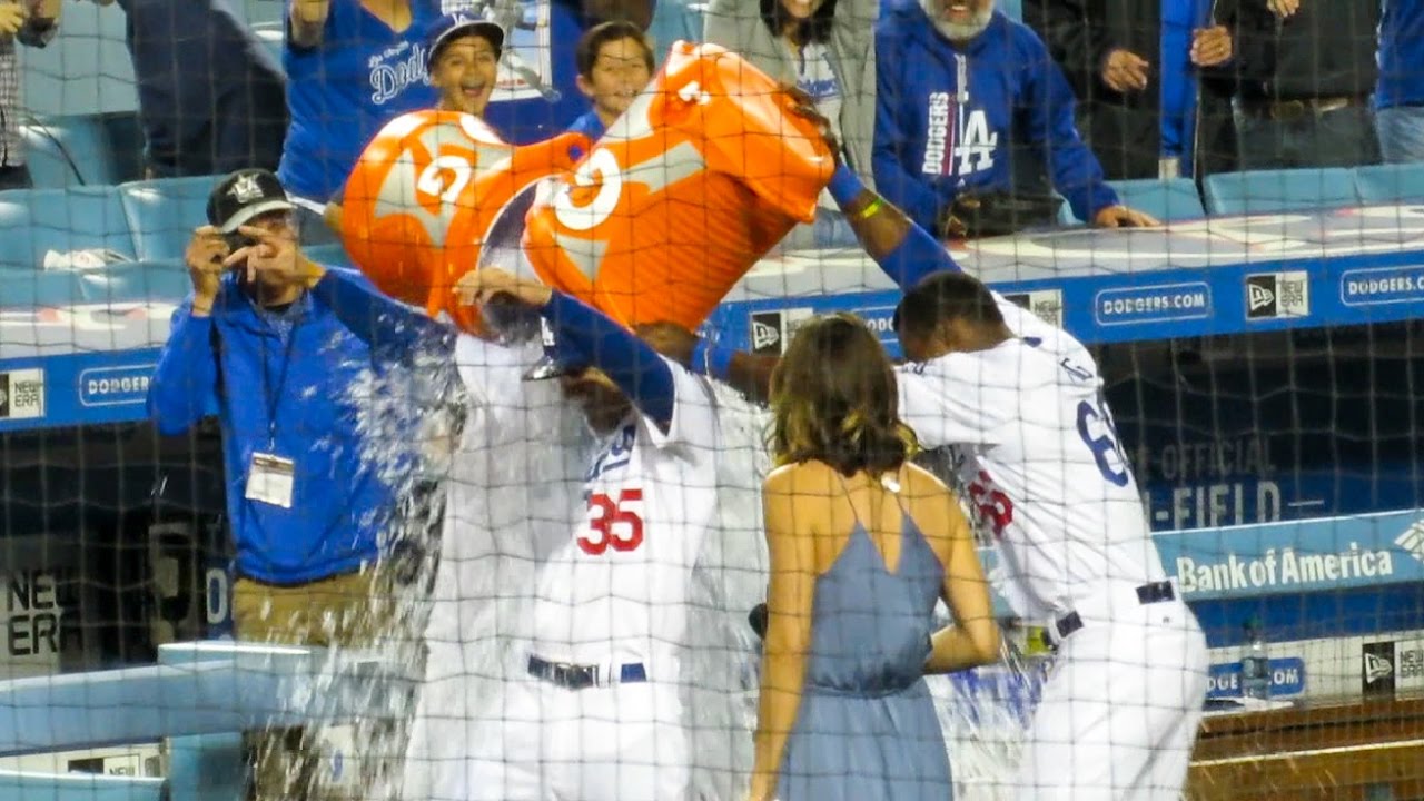 Cody Bellinger Gets 1st Gatorade Bath After 1st 2 MLB Homers - YouTube