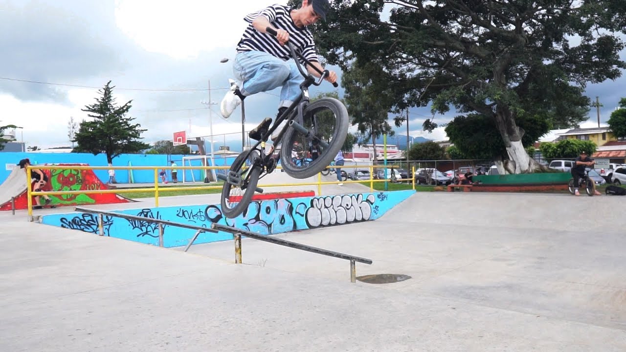 BMX - How to 180 crankflip! - YouTube