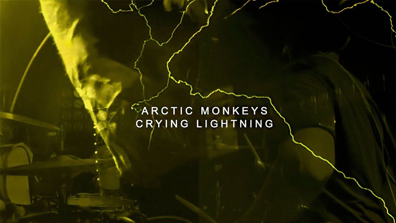 Arctic Monkeys-Crying Lighting (ESP) - YouTube
