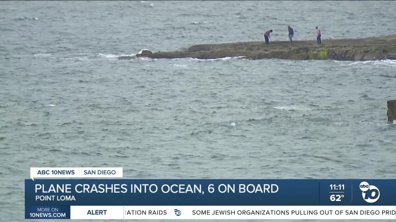 Small plane crashes in water off Point Loma - YouTube