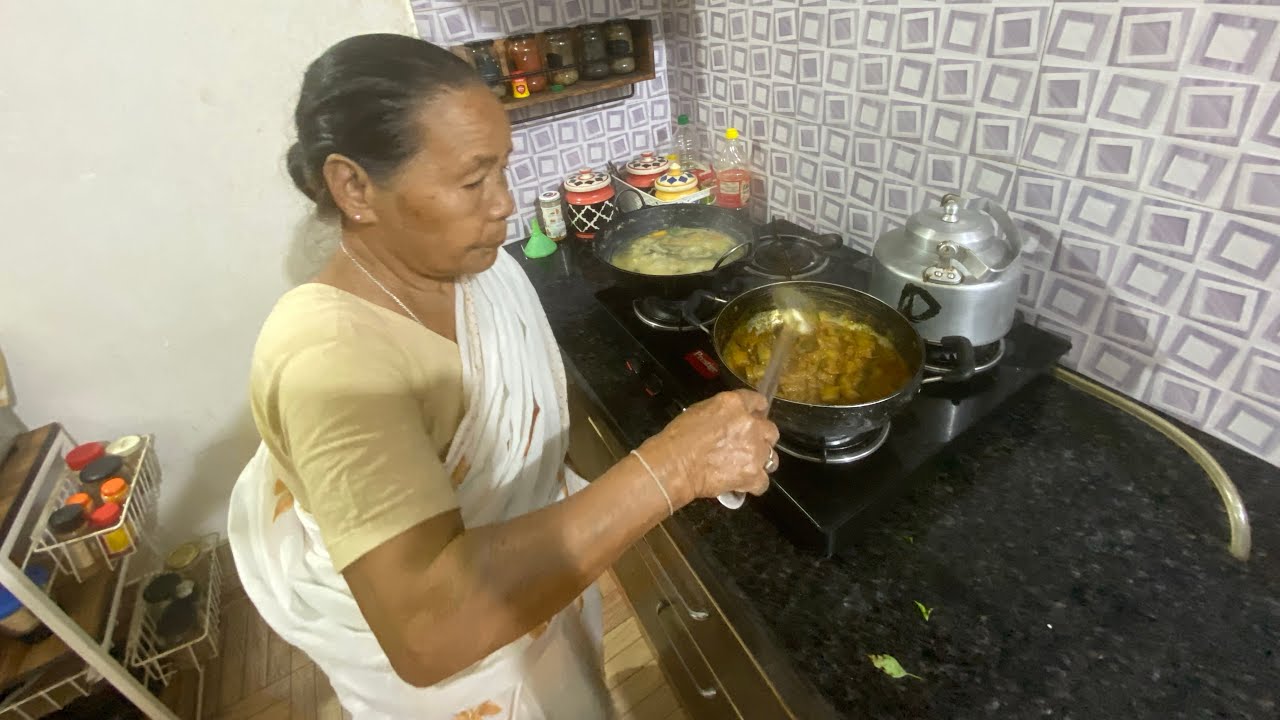 Dryfish with Taro Stem recipe😍 || Grandmother’s special dry fish recipe ...