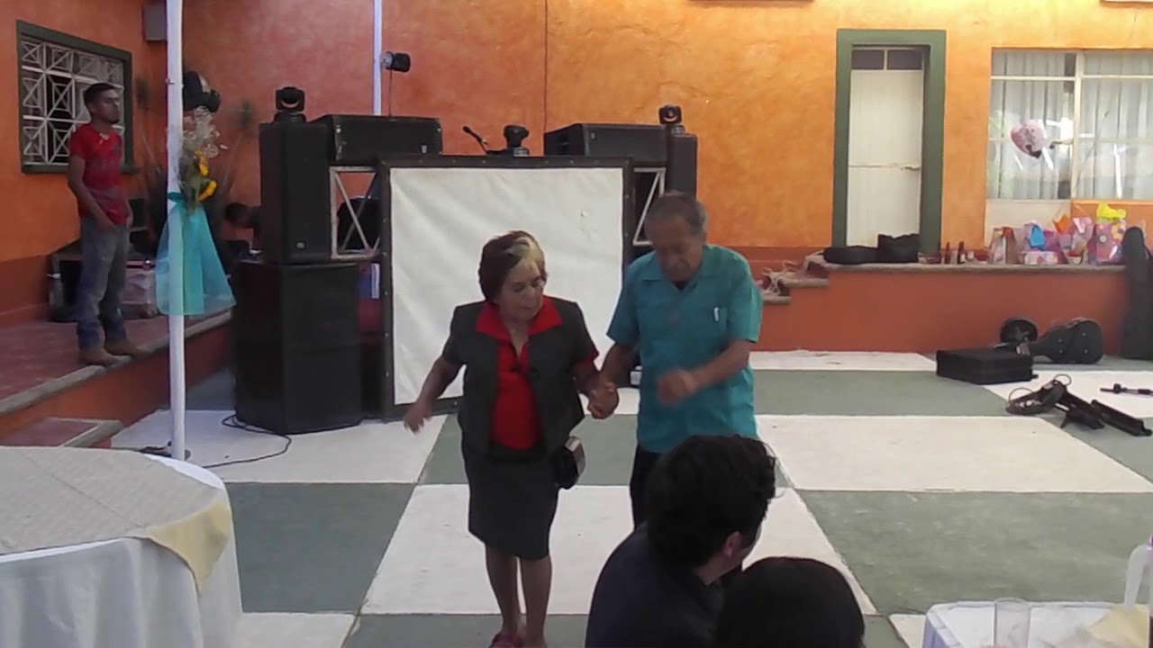 Tio Jaime en los XV - YouTube