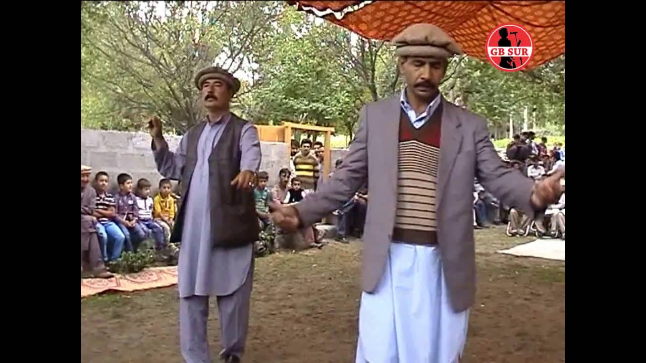 Retr. Hawaldaar Eid Khan & Ruzi Baig Dance || Damas, Ghizer - YouTube