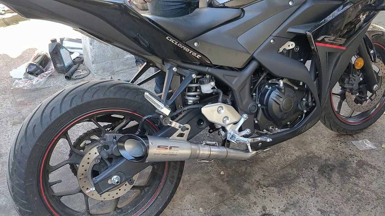 Escape SC Acero en Yamaha R3 - YouTube