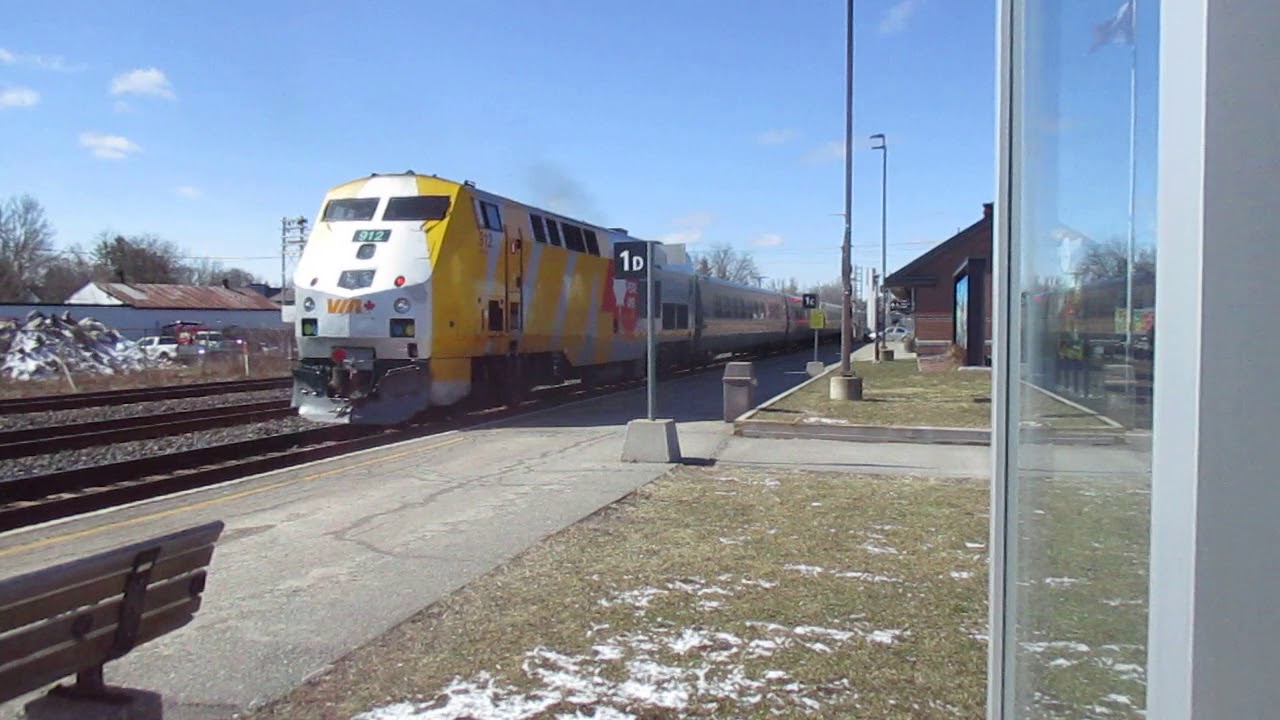 Via Train #643 Departing Brockville - YouTube