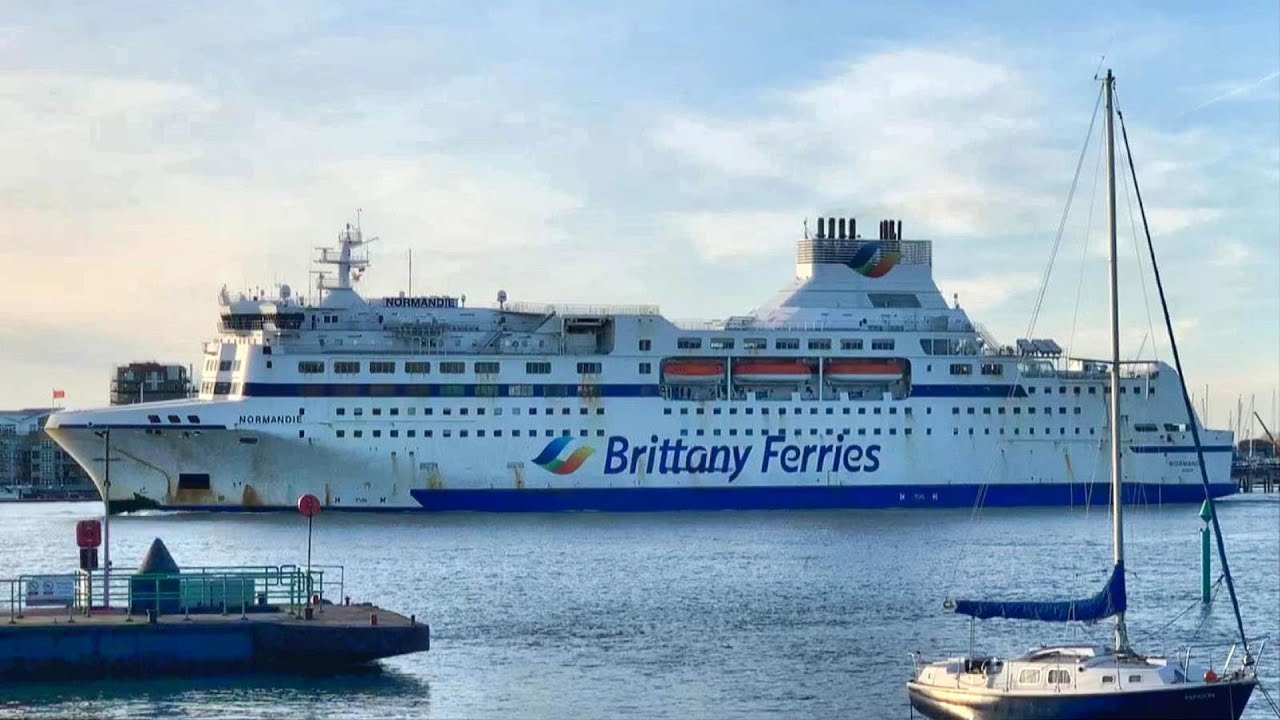 Winter Ferry Activity at Portsmouth - Brittany Ferries, Wightlink ...