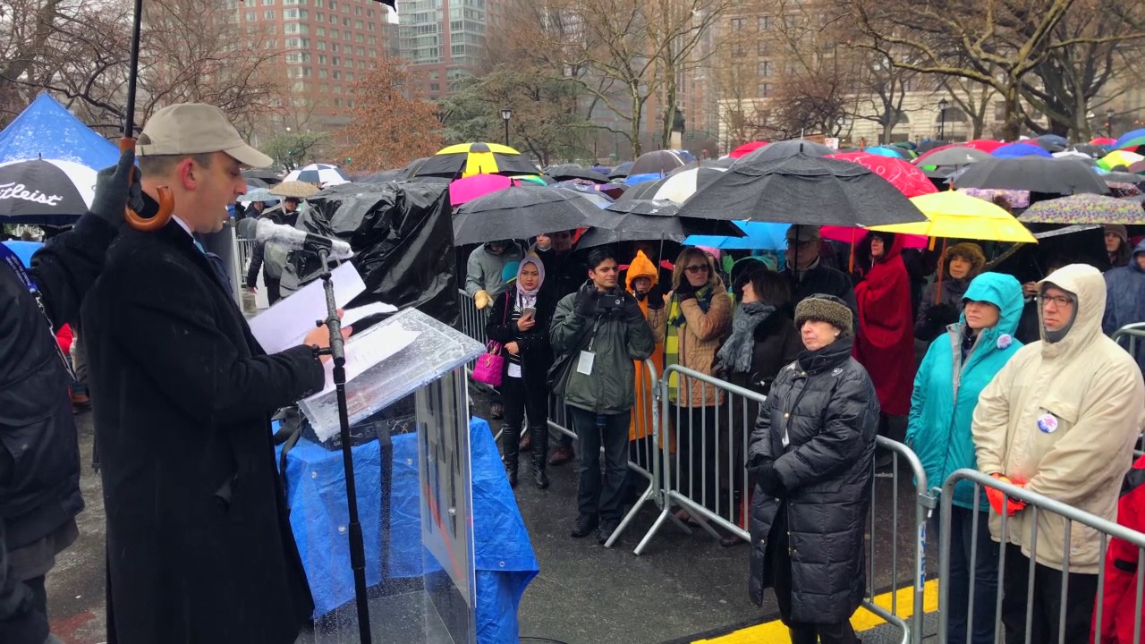 ADL CEO Jonathan Greenblatt Speaking at the Jewish Rally for Refugees ...