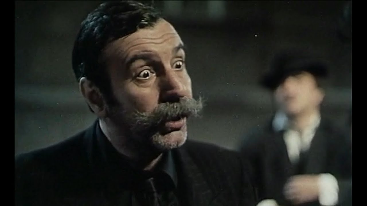 Maratonci trce pocasni krug - AJDE - YouTube