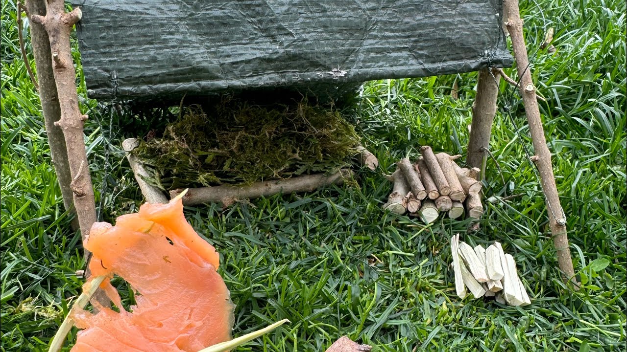 How to make a Shelter Lean to Shelter, mit Tarp in Miniature - YouTube